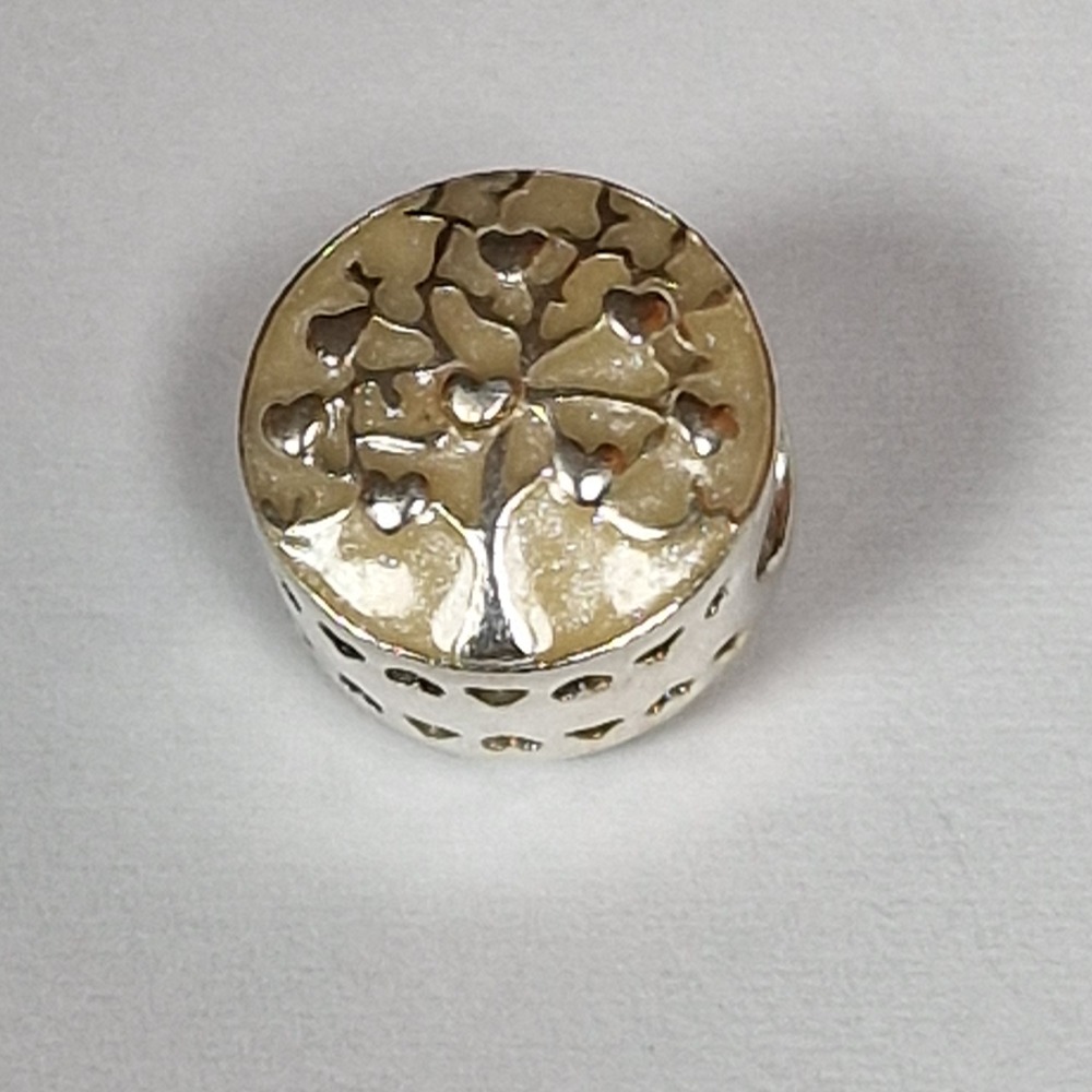 Pre-owned Pandora Tree Of Hearts - Own4Less